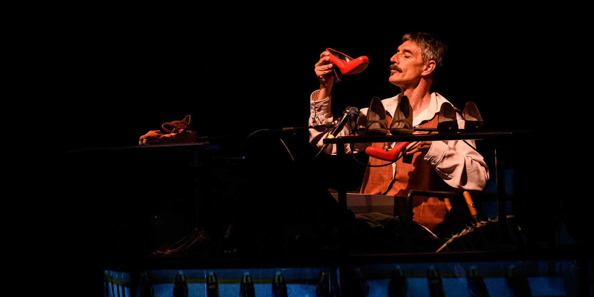 “Vite di Ginius”, l’omaggio di Max Mazzotta all’opera di Dante ...