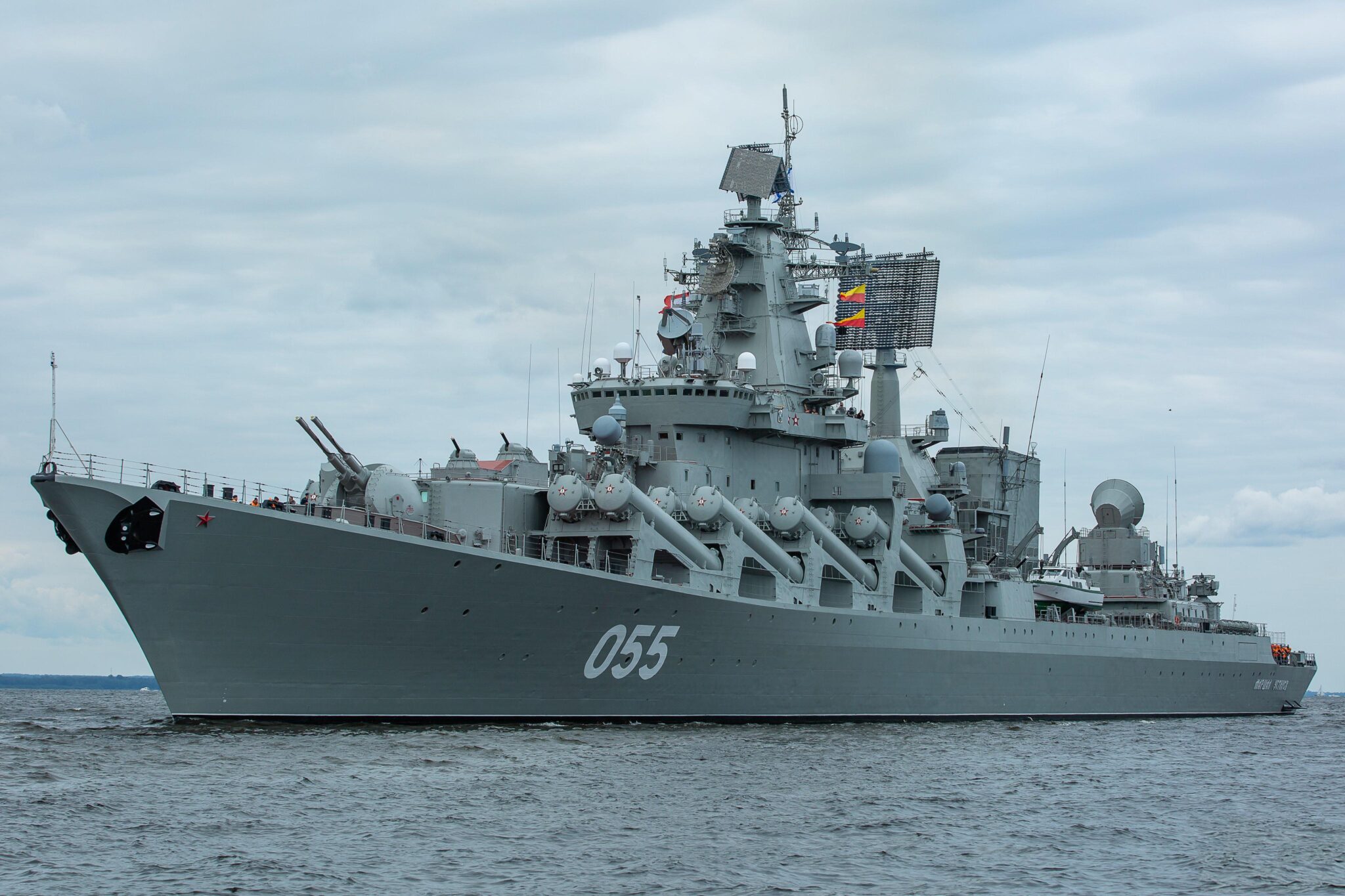 La flotta russa "sfida" la Nato nel mare Jonio e punta le coste calabresi
