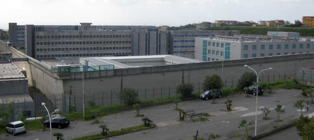 Catanzaro, trovati due cellulari in intercapedine del carcere 'Caridi'