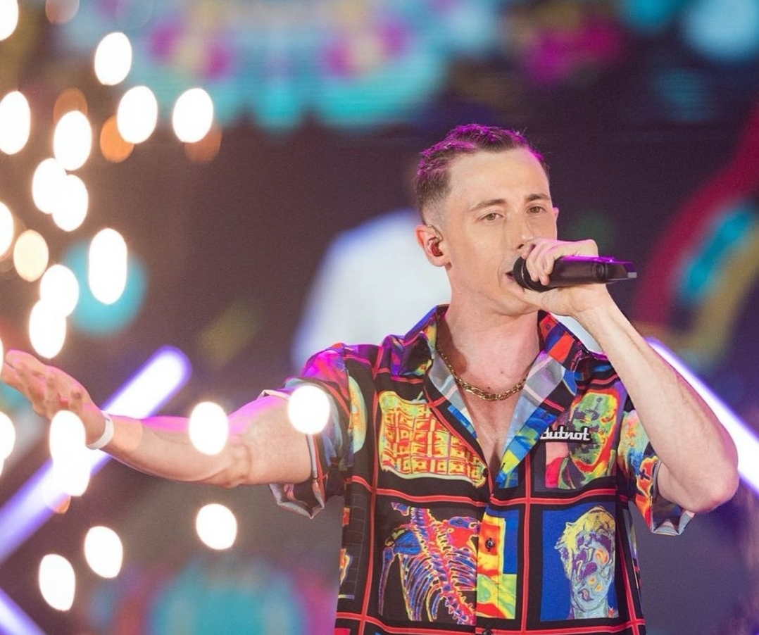 Il rapper Shade all’attacco: bloccato all’aeroporto di Lamezia. Sacal ...