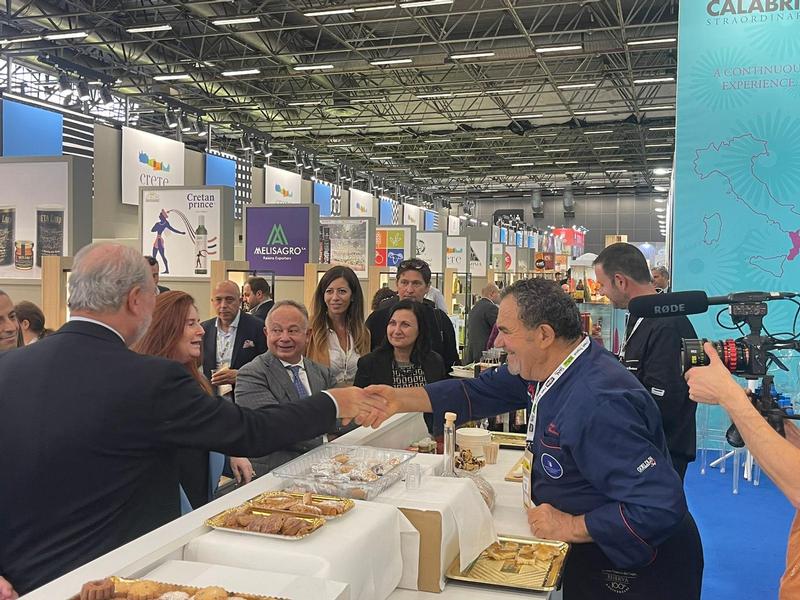 Sial Paris, l'ambasciatore italiano in visita allo stand della Calabria