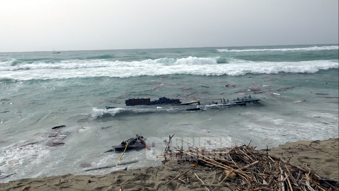«Restiamo fermi», l'attesa di Guardia Costiera e Guardia di Finanza ...