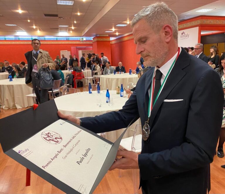 Il Premio Betti all’ «ambasciatore del Cirò» Paolo Ippolito