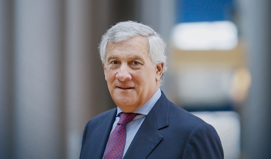 «Il silenzio di Tajani sui poveri e il futuro (in bilico) di Forza Italia»