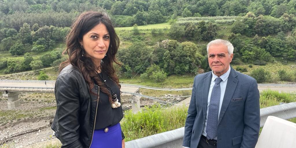 Longobucco, la Succurro visita l’area del ponte crollato: «Bisogna ...