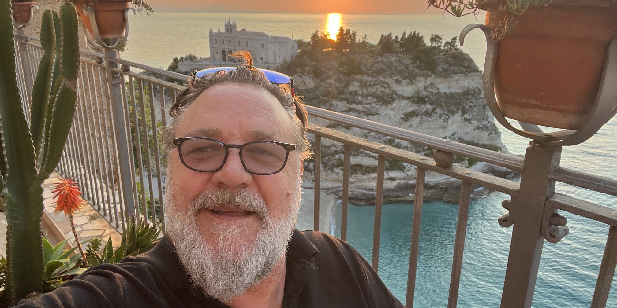 È arrivato in Calabria il premio Oscar Russell Crowe - VIDEO