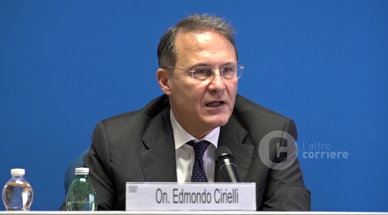 Strage di Cutro, il viceministro Cirielli: «Colpa di Turchia, Grecia e ...