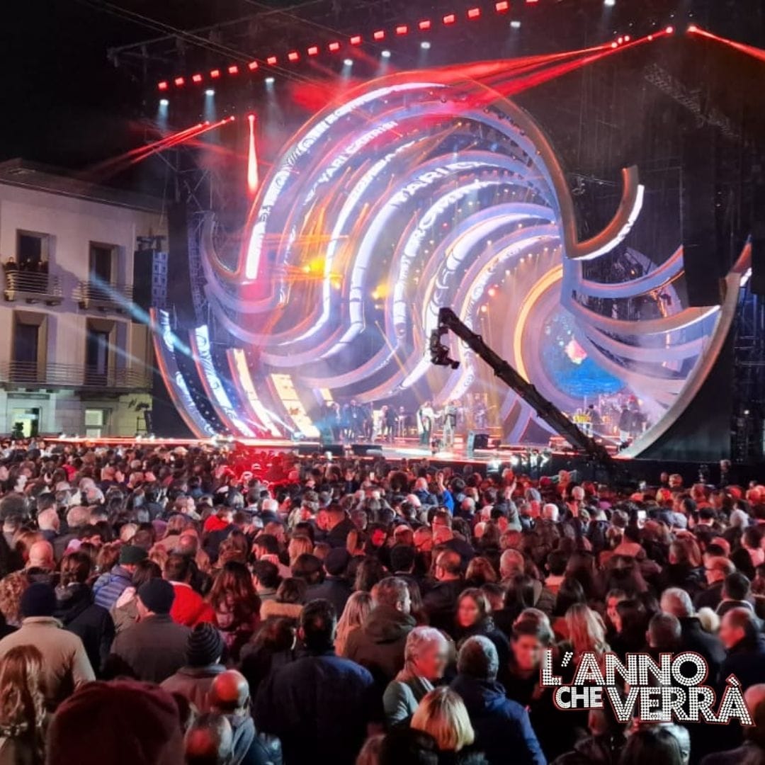 Concertone Rai a Crotone, in migliaia ad assistere alle prove - FOTO E ...