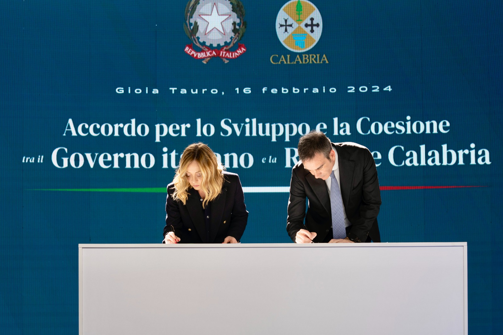 La firma dell’accordo tra Meloni e Occhiuto. Ecco a cosa servirà ...