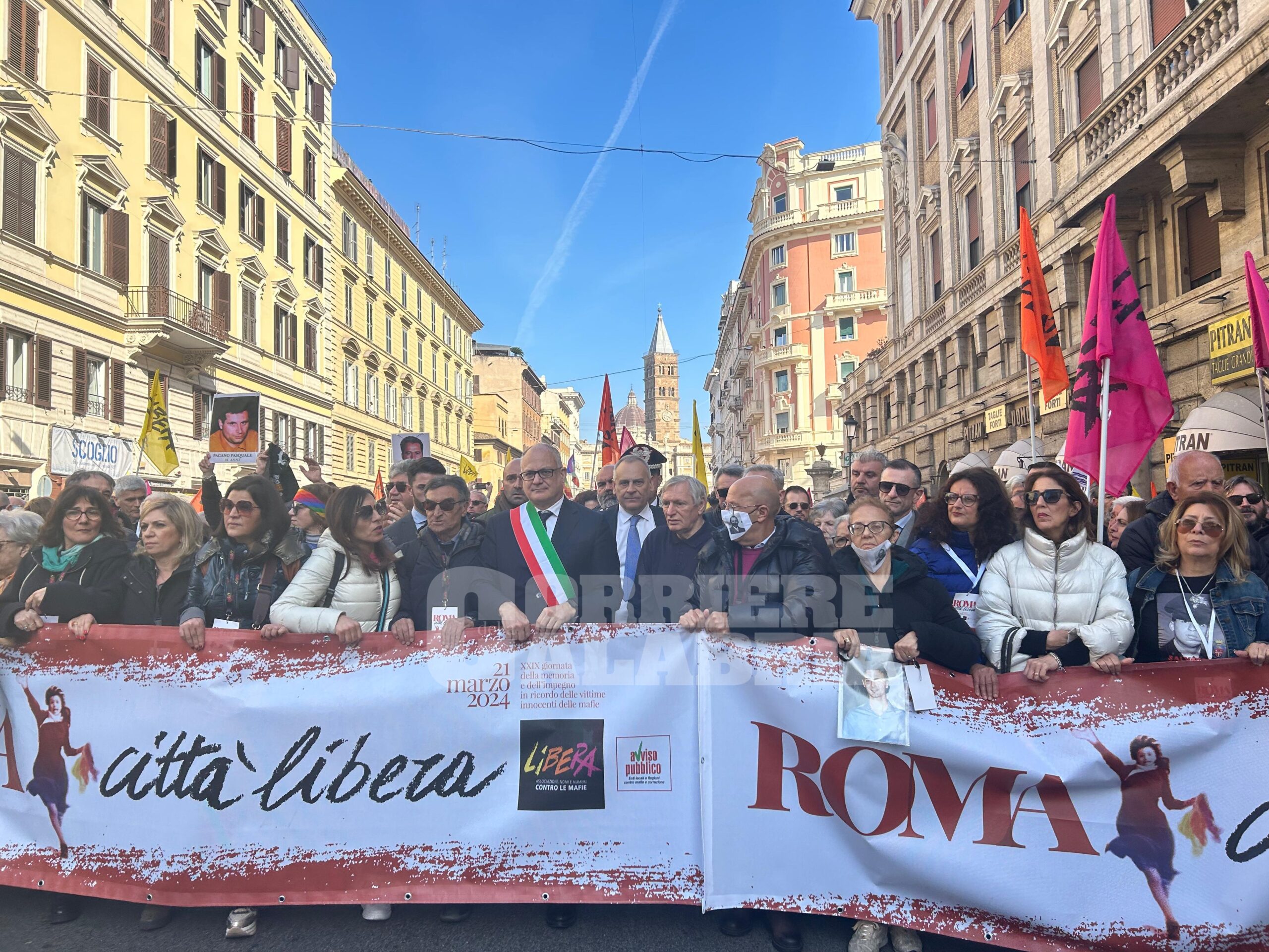 Il corteo per le strade di Roma. Don Ciotti: «La criminalità ...