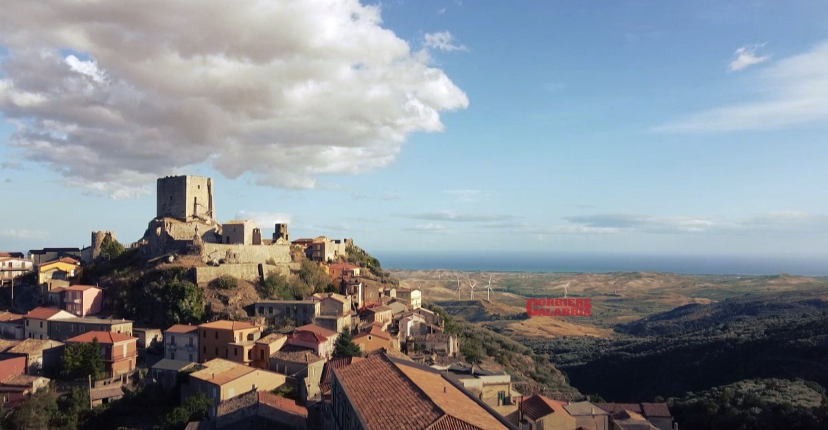 Viaggio a Belcastro, l'imponente castello e San Tommaso D'Aquino