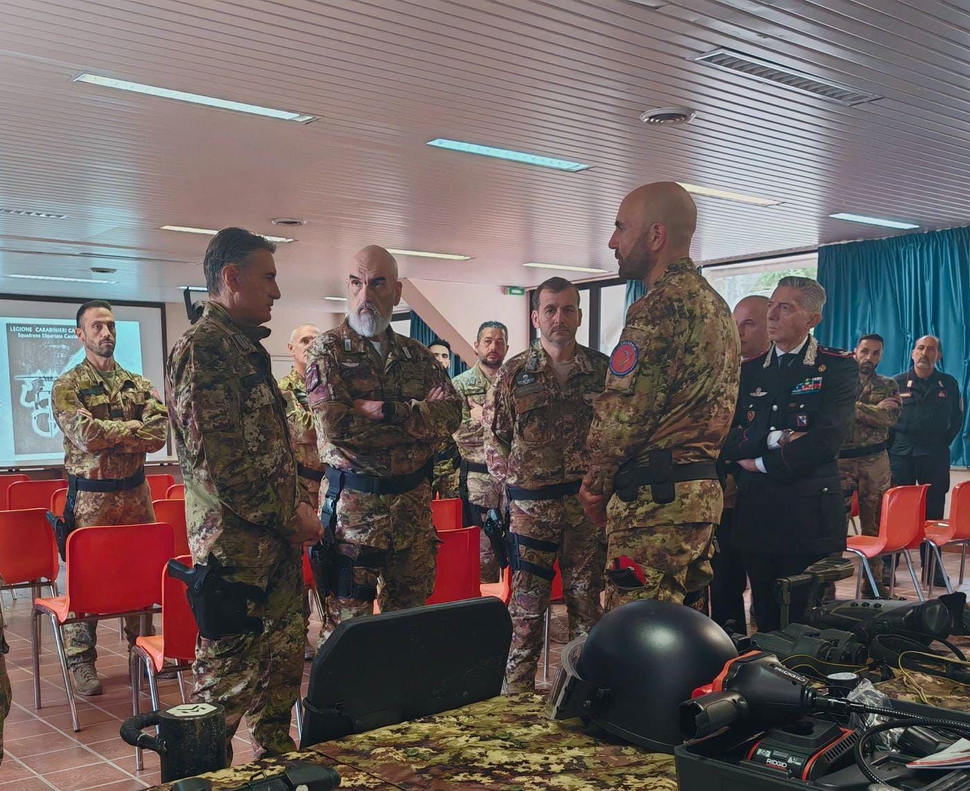 Carabinieri, il Generale Giovanni Truglio in visita ai Cacciatori di ...