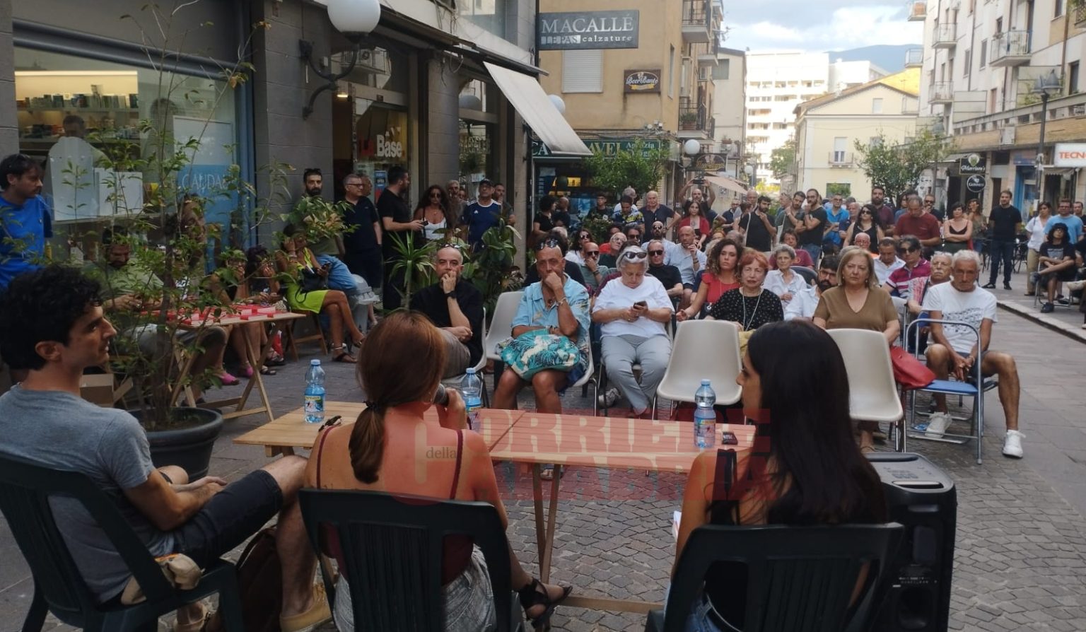 Ilaria Salis a Cosenza: «Fascisti e neonazisti sono una minaccia ...