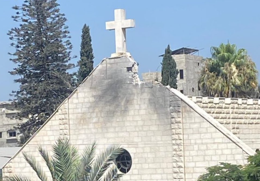 Israele attacca la Chiesa della Sacra Famiglia a Gaza: ferito padre ...