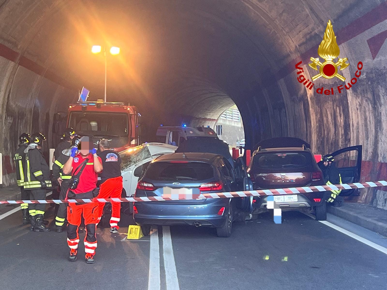 Incidente sulla SS 107: quattro auto coinvolte e strada chiusa per due ...