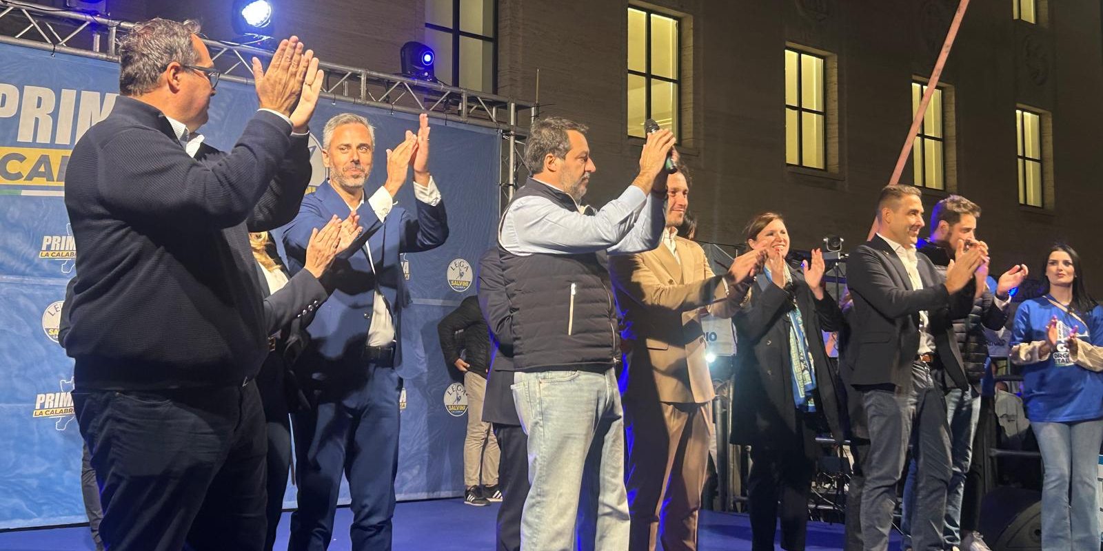 Salvini (tra Ponte e contestatori) infiamma Reggio. E piazza De Nava ...