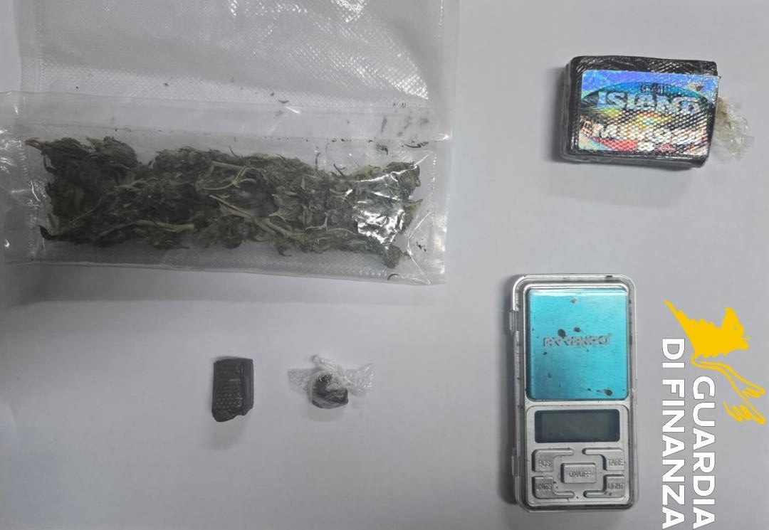 Trovato in auto con hashish, arresto 35enne a Crotone
