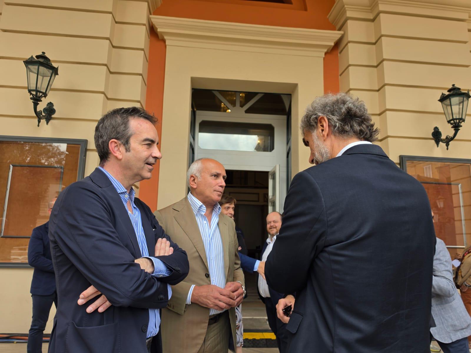 Cosenza, prima del Radio 2 Live il sindaco Caruso incontra il ...